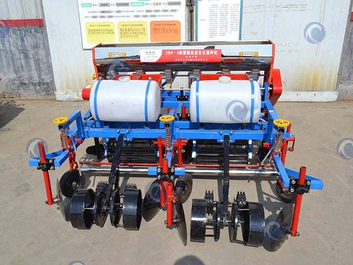 4 Row Peanut Planter multi functional Groundnut Planting Machine